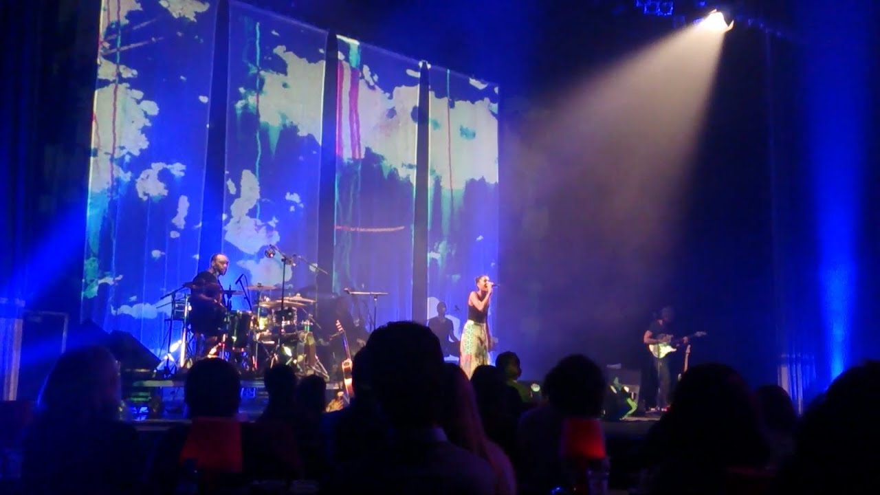 Ayo: concert at Barcelona - YouTube