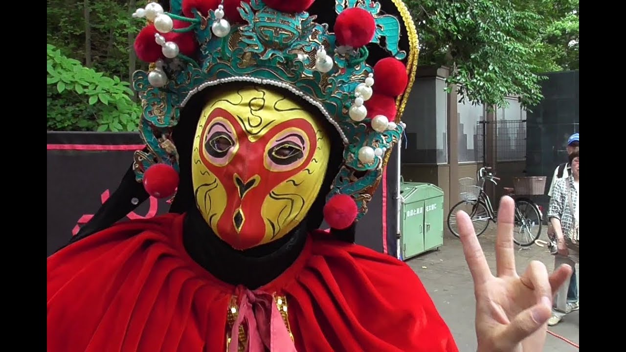 TOKYO雑技京劇団【変面】 コウ・トクイ 上野公園 大道芸20190621 Chinese acrobat Mask face change ...