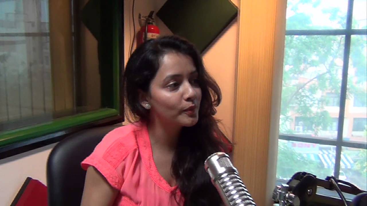 Adinath Kothare and Sulagna Panigrahi playing Mirchi Fortune Modak with ...