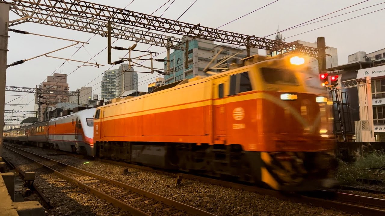 04/07/2023 台鐵 128次 自強號(故障) E214電力機車救援 桃園出發 / TRA GE E42C rescue Tze-Chiang express,Taoyuan ...