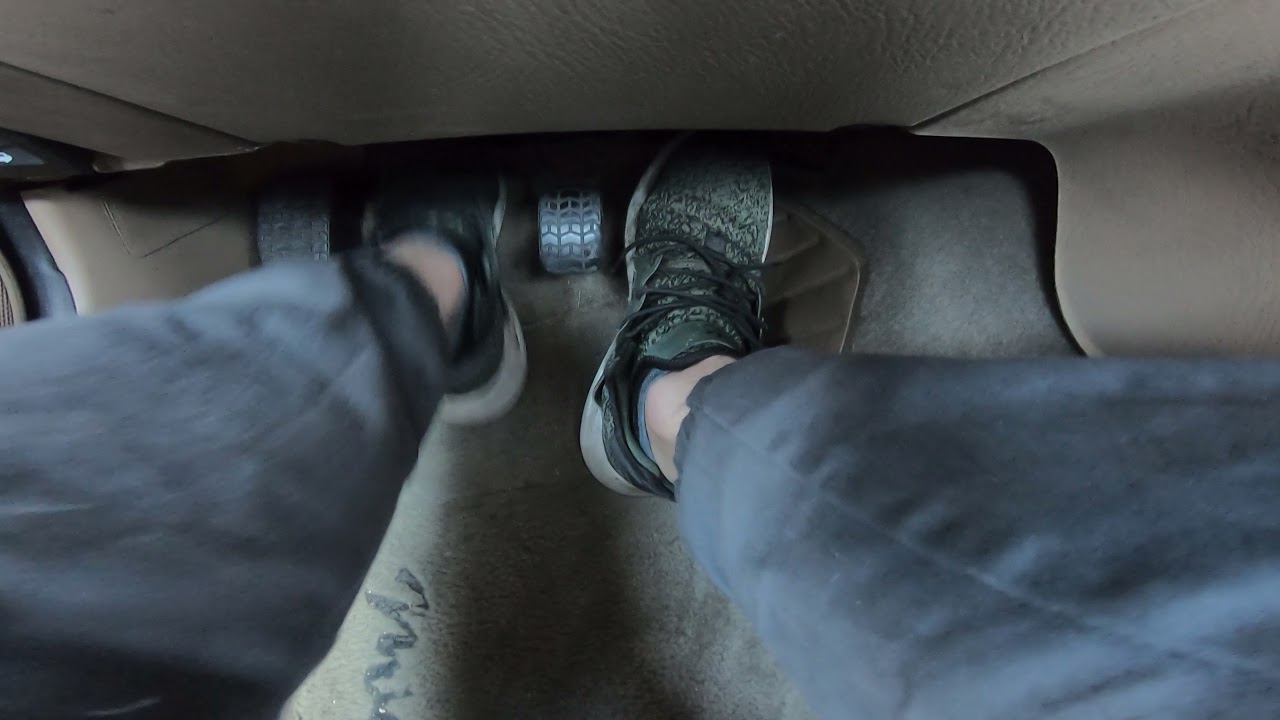 Heel-Toe downshifting in a Miata - YouTube