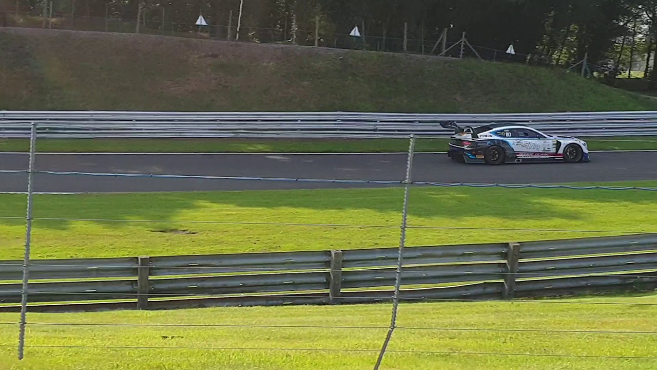 Bentley gt3 time attack oulton park monster ! - YouTube