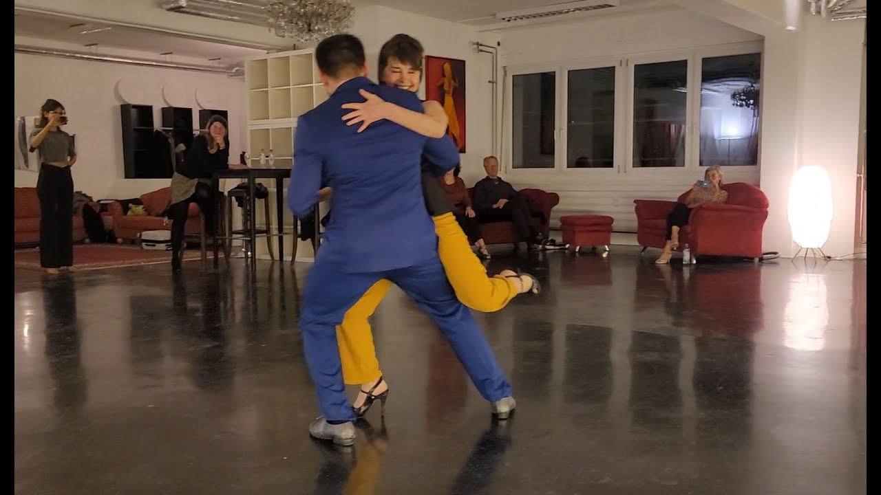 Nancy louzan y Carlos Jacaranda - Milonga El torito - YouTube