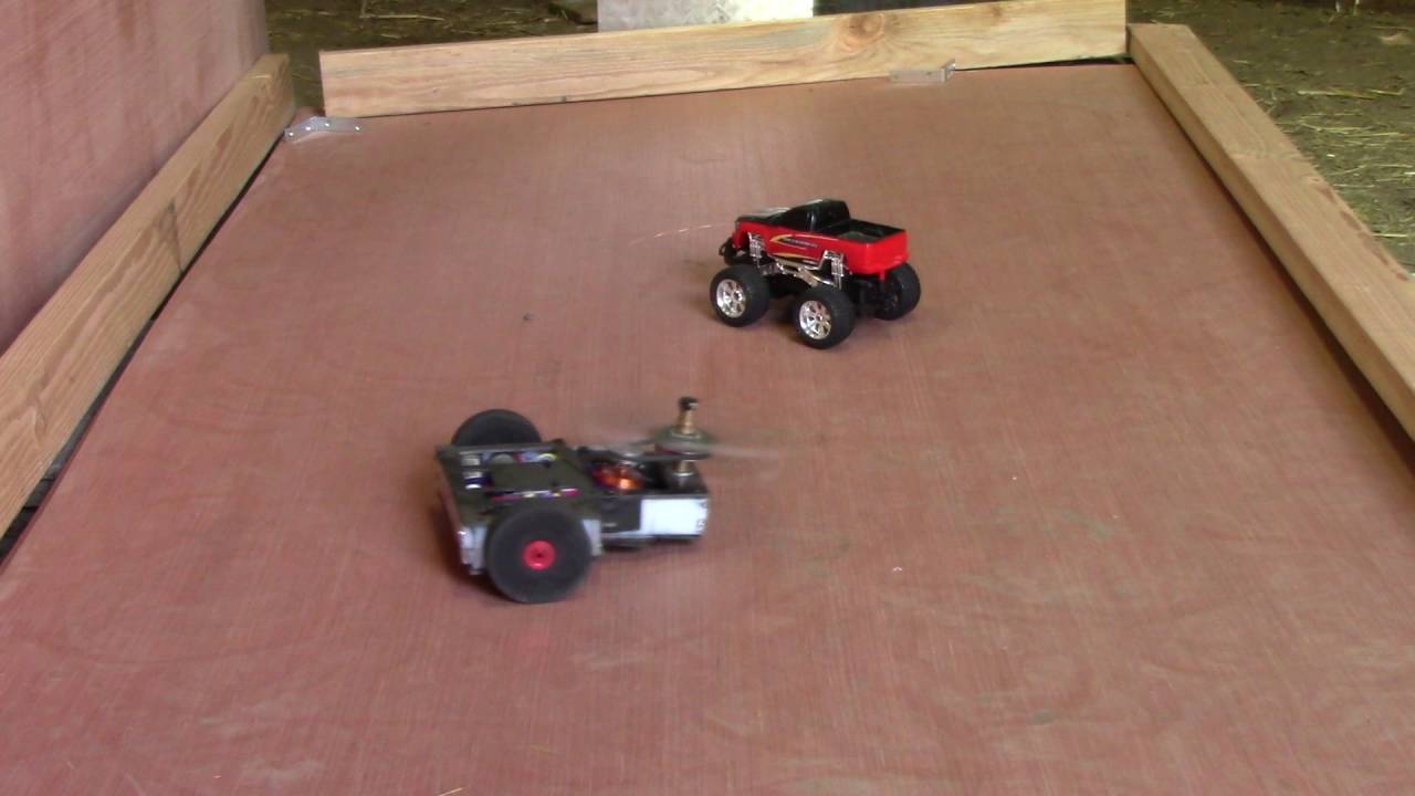 combat robot vs rc car - YouTube
