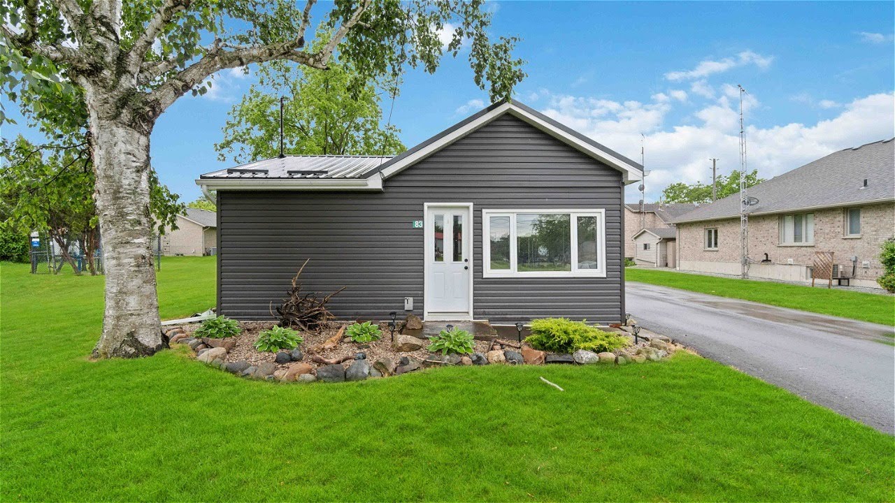 82 Moore Line, Mooretown, ON - YouTube