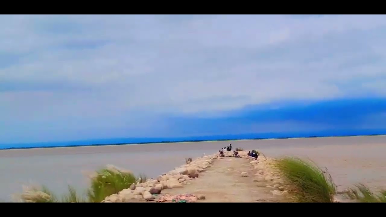 Medium level flood in Indus River in Layyah Kot Sultan - YouTube