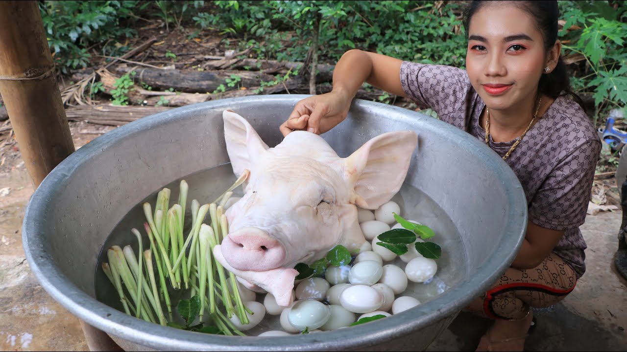 Amazing cooking pork head roasted with Prahok sauce - Amazing video ...
