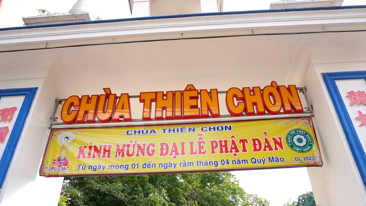 CHUA THIEN CHON KINH MUNG DAI LE PHAT DAN PL 2567 - YouTube
