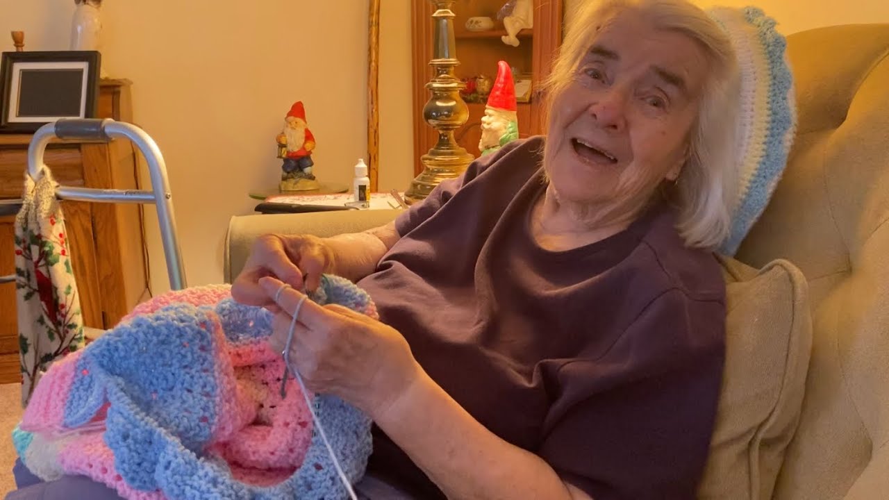 Miss Strawberry Makes - Vlogmas 2022 - December 12th - 14th - YouTube