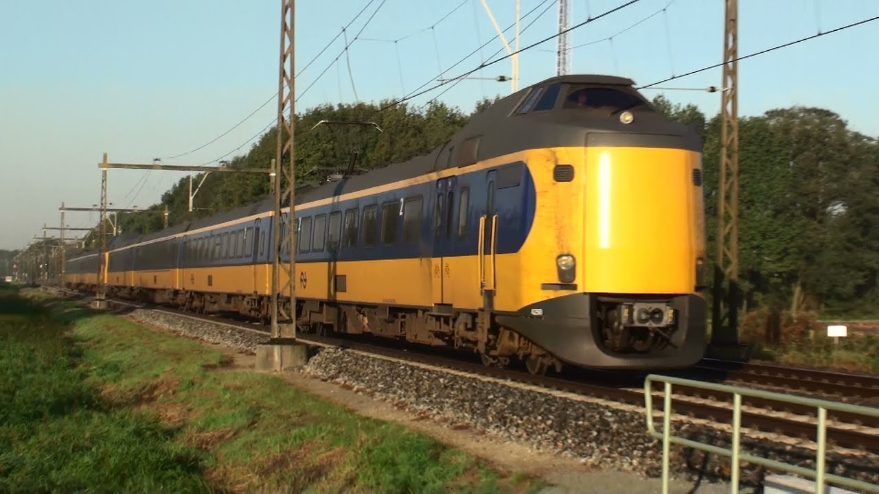 2011-10-14 [NS] Class 4200 + Class 4000 (ICM/Koploper), IC 1727 - YouTube