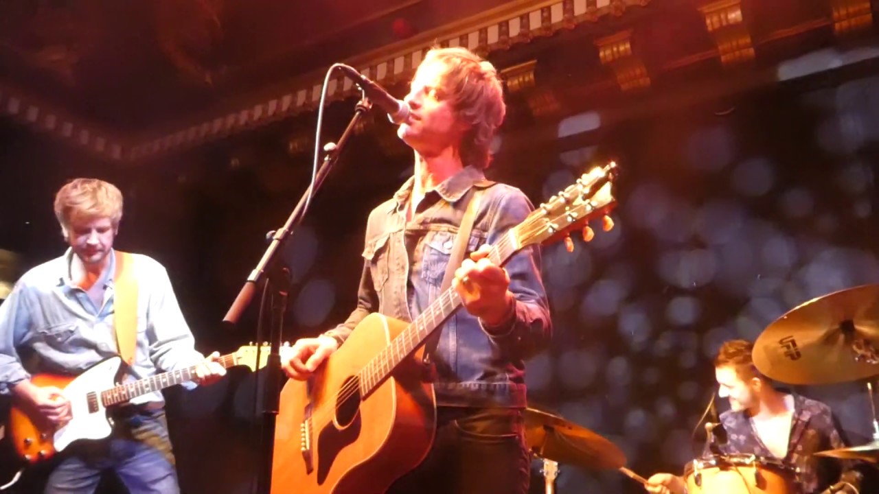 The Byson Family - Little Bit Longer - Edinburgh - Feb 2020 - YouTube