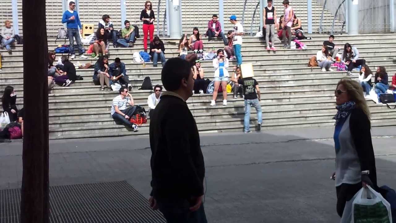 Robot Shuffle Dance en LMFAO Vistalegre - YouTube