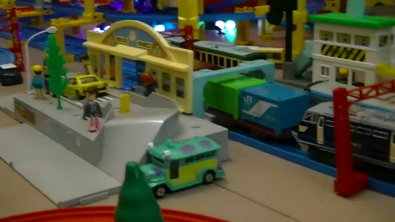 プラレール Takara Tomy Plarail Japan Rail Train Running in Railway town ...