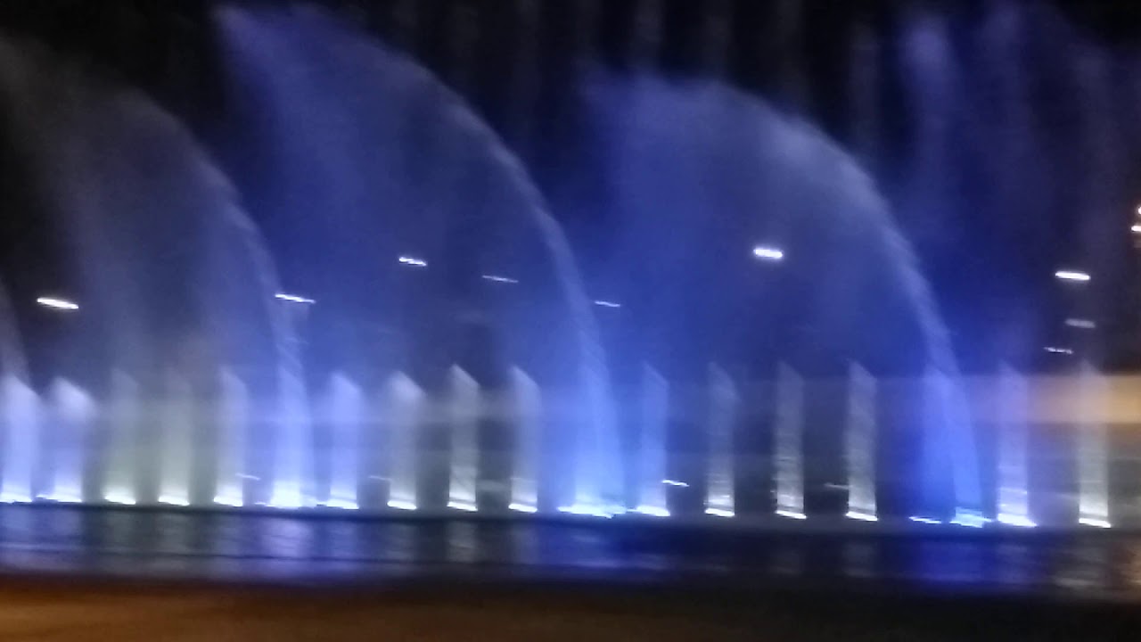 Spectacular fountain dancing - YouTube