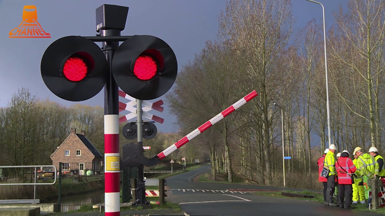 DUTCH RAILROAD CROSSING - Culemborg - Zeedijk - YouTube