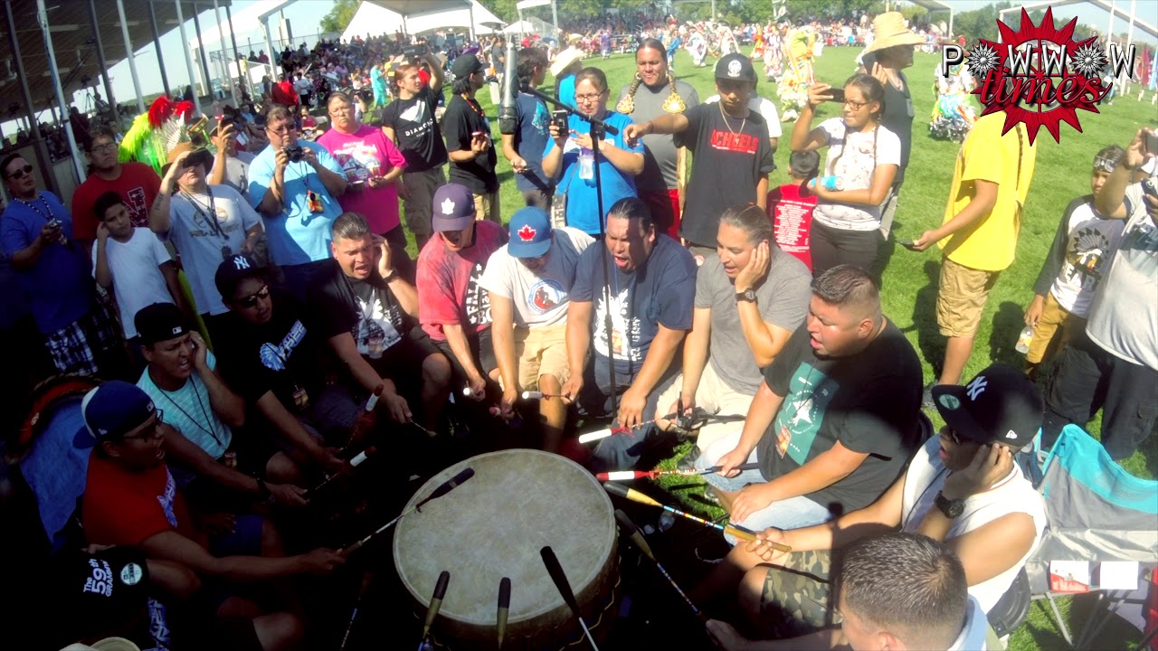 Northern Cree Singers Saturday Grass Dance Song @ Shakopee Powwow 2017 ...
