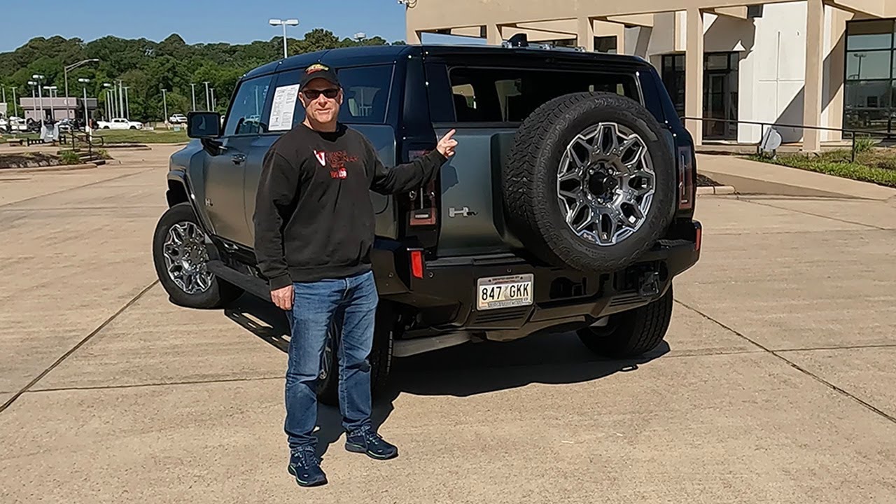 2024 GMC Hummer EV SUV Tutorials - How To Lower/Raise The Back Window ...