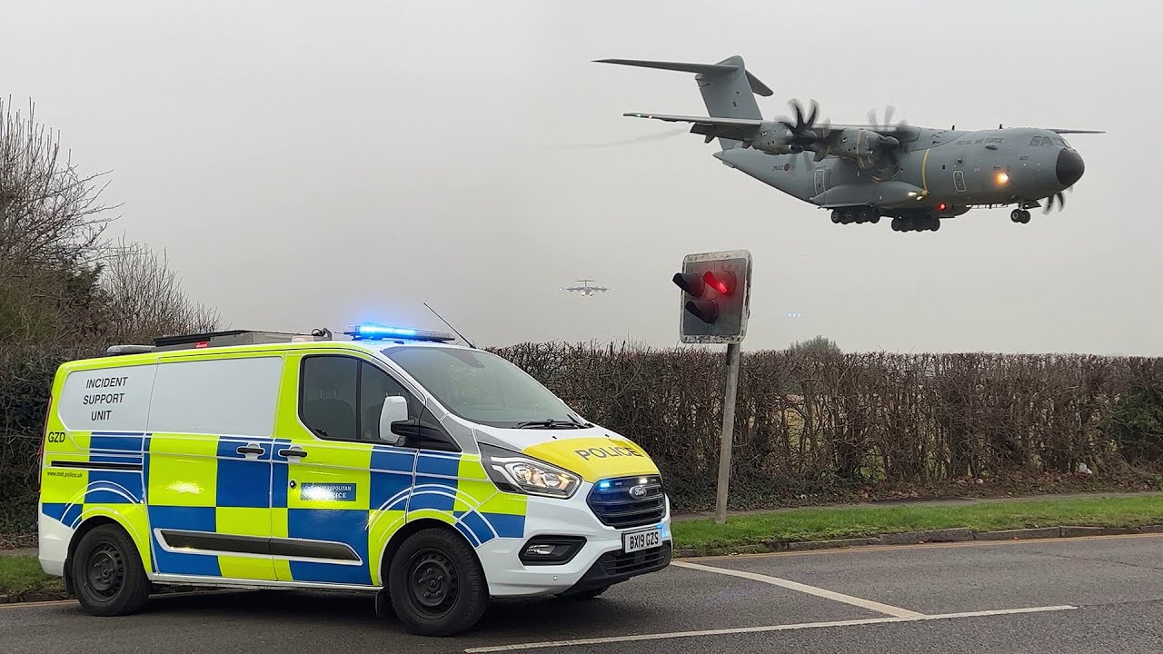 Police roadblock for large aircraft landing - YouTube