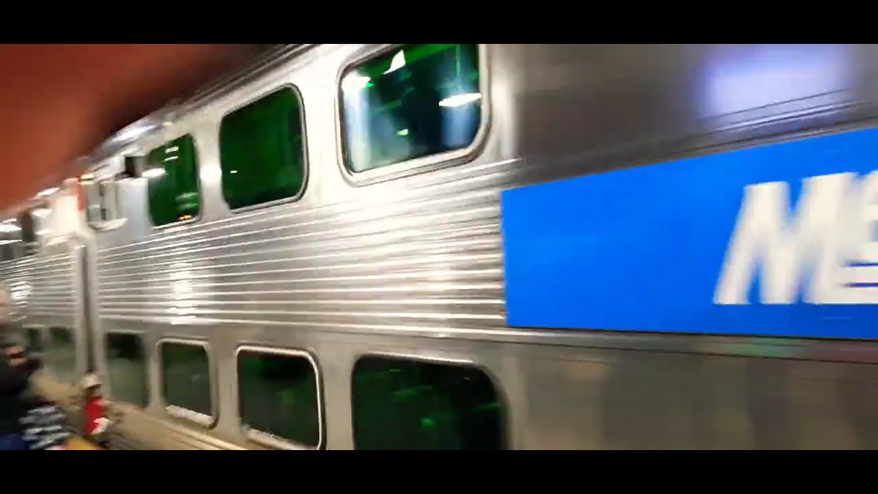 Metra Train arrives at McCormick Place, Chicago, Illinois - YouTube