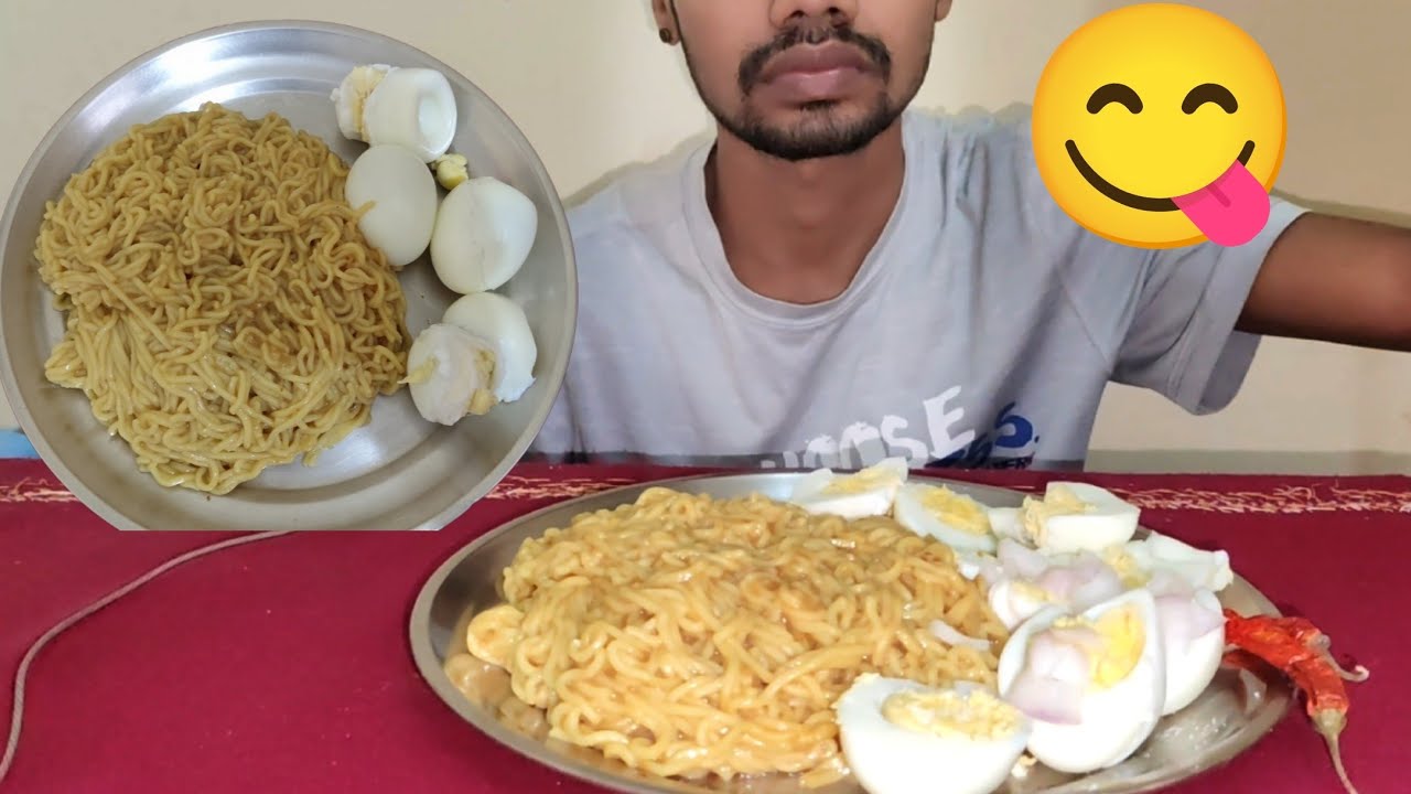 eating meggi and boiled egg || eating show|| eating simple meggi 😋 ...