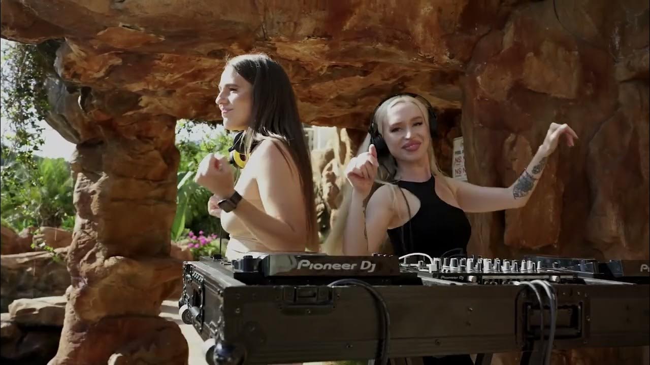 MASOUL are playing Adam Port & Monolink - Point Of No Return on DJanes.Net - YouTube