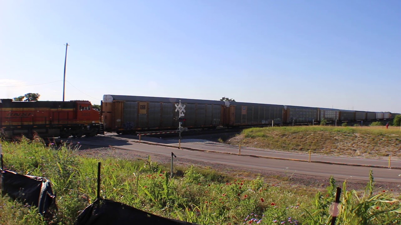 BNSF 122 leaving Haslet - YouTube