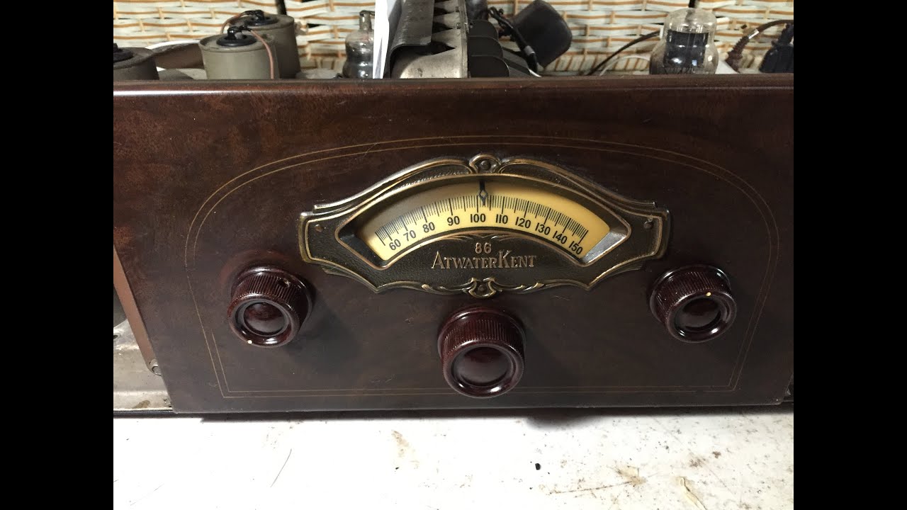 Atwater Kent 86 Operating on AM and iPod - YouTube