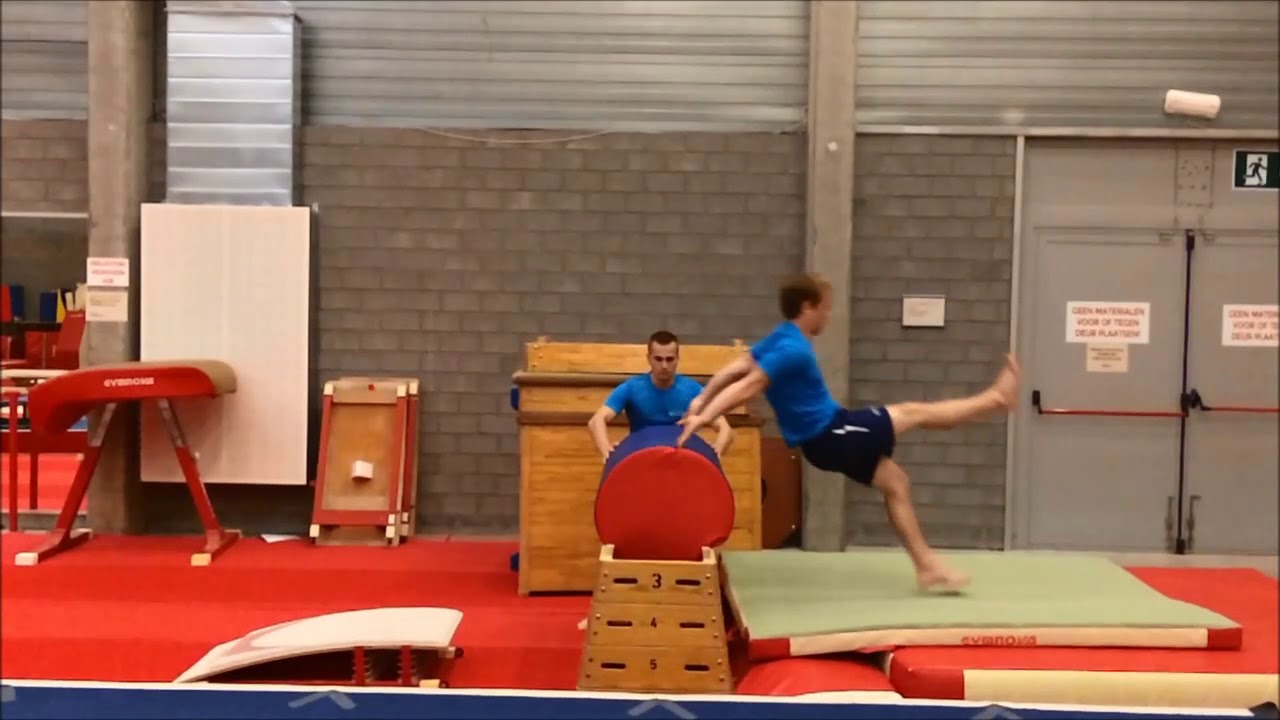 freerunning dash vault over rol in plint slomo - YouTube