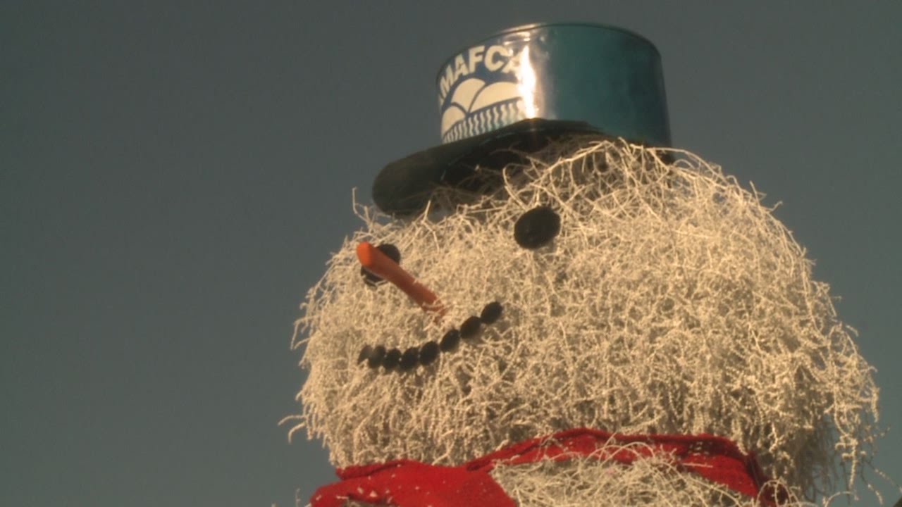 Holiday Tradition: Tumbleweed snowman comes to life along I-40 - YouTube