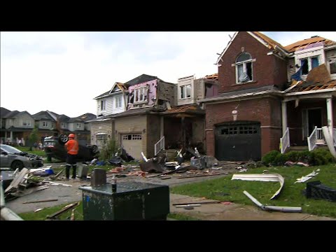 Tornado strikes Canadian city north of Toronto - YouTube