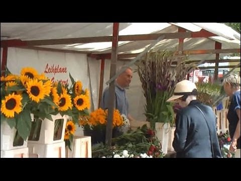 Charlottenburg: Idyllischer Markt am Karl-August-Platz - YouTube