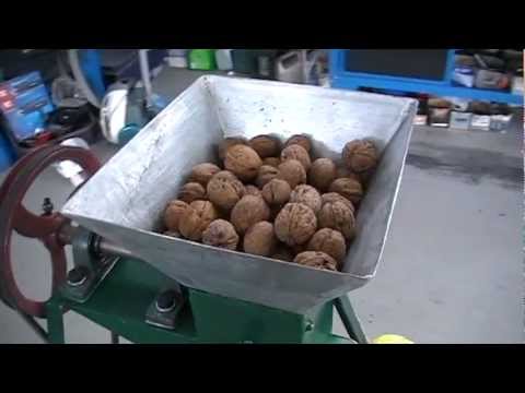 Σπαστήρας Καρυδιών - YouTube