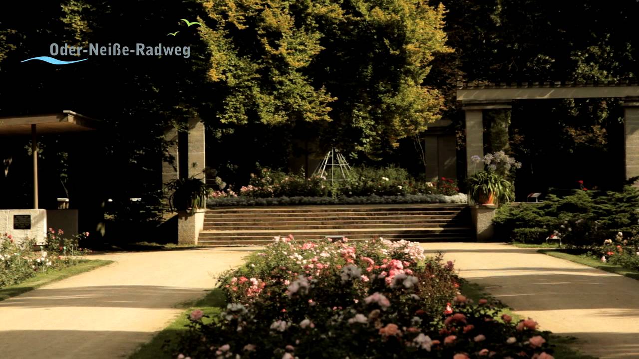 Ostdeutscher Rosengarten Forst (Lausitz) - YouTube