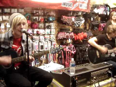 Summer Nights acoustic at Hot Topic at Lakeside Mall - YouTube