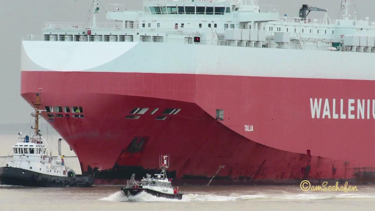 car carrier TALIA C6VJ6 IMO 9311854 inbound Emden with tugs pilot ...