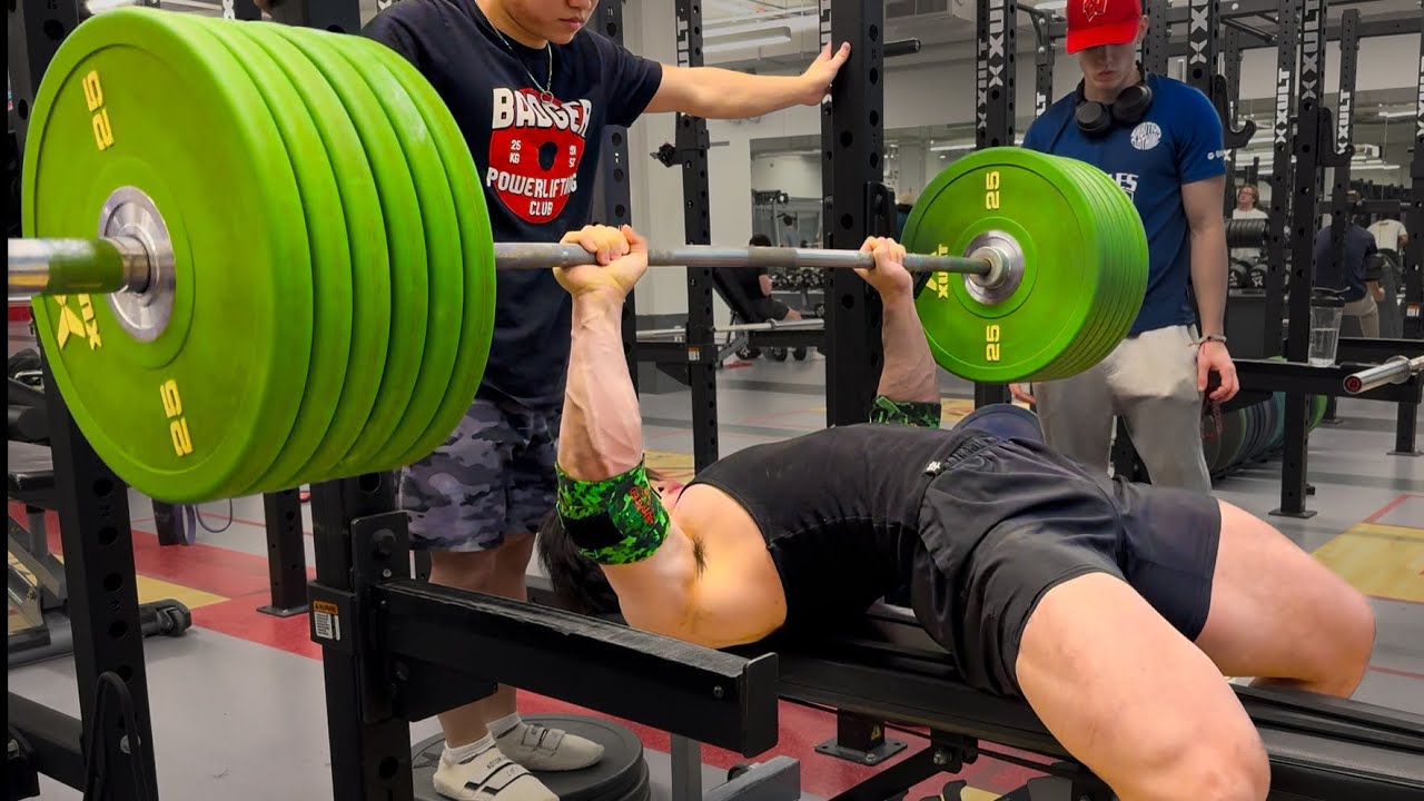 Freshman Does Anabolic Dropset In College Rec Well Center | SP25 Bench ...
