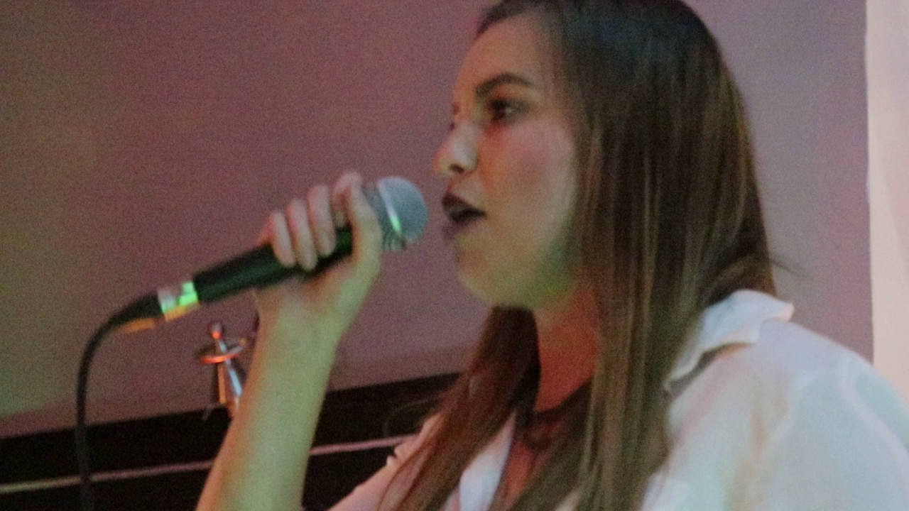 Beth McRoy at the Nag's Head Irlam(1) - YouTube