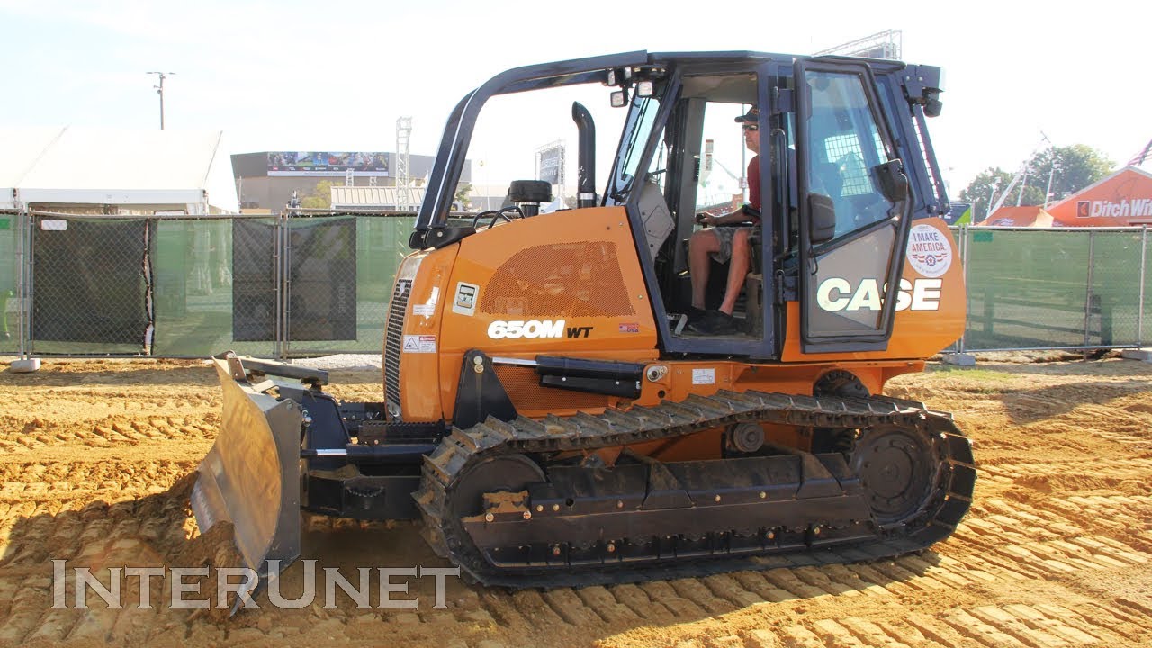 Operating Case 650M WT Bulldozer - YouTube