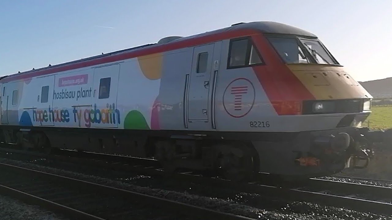 22/11/21 - TFW DVT 82216 and Class 67 - DB Cargo 67015 - Cardiff ...