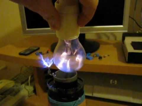 Small PL500/PL504 VTTC (Vacuum tube Tesla coil) - YouTube
