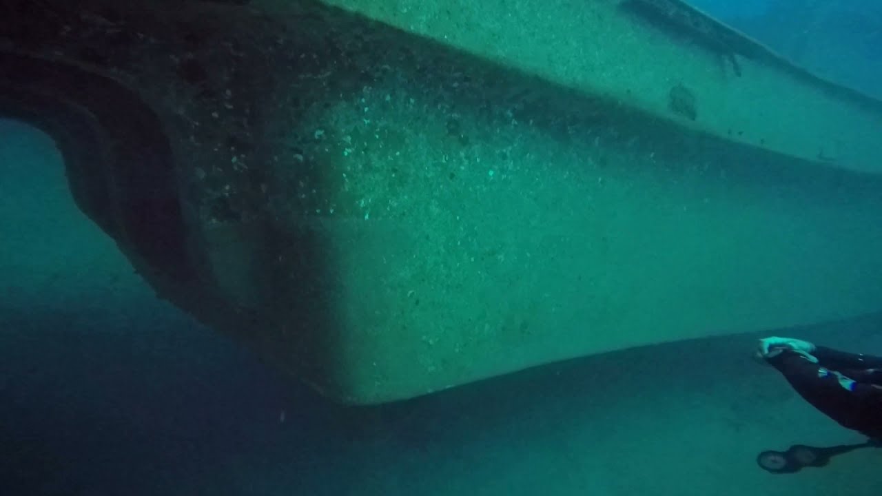 The Navigator Shipwreck | Yasawa Islands FIJI - YouTube