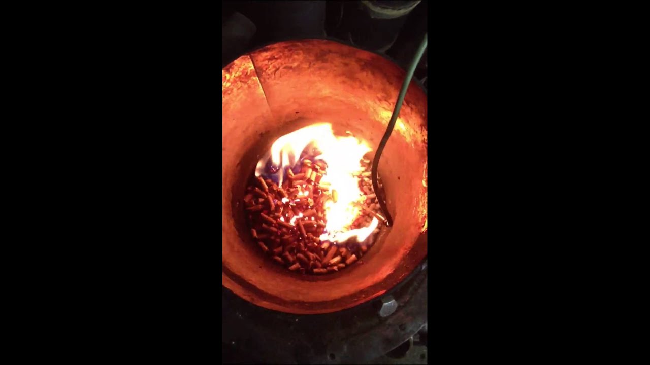 Flaming pyrolysis in the DriZzleR gasifier - YouTube