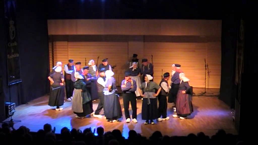 Dutch folk dance: Hanendans & Riepe, riepe gaste - YouTube