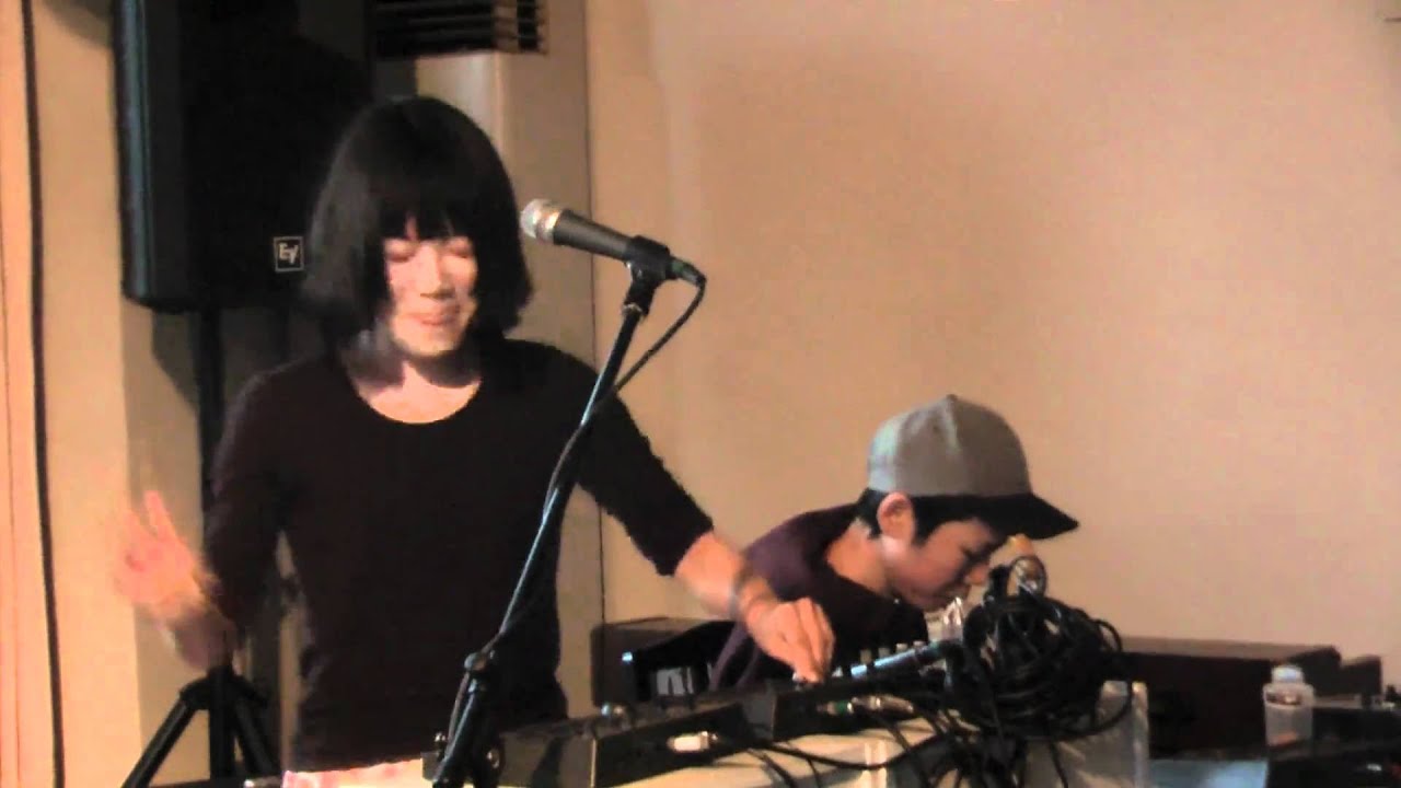 DODDODO+Taku Hannoda- "SHOS 02" 2010.12.04 at Guggenheim House - YouTube