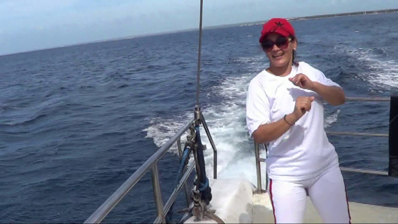 Cinthia tiene el toque rumbo a la isla Saona - YouTube
