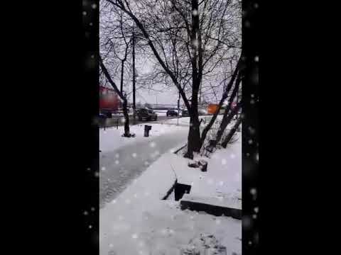 Pencereden kar geliyor