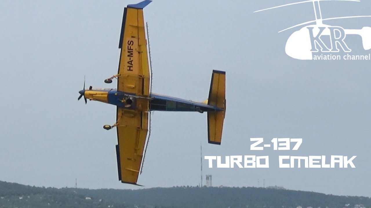 Spraying airplane demo at Budaörs Airshow 2018 - YouTube
