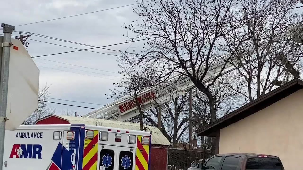 Body found in tree Austin Street - YouTube