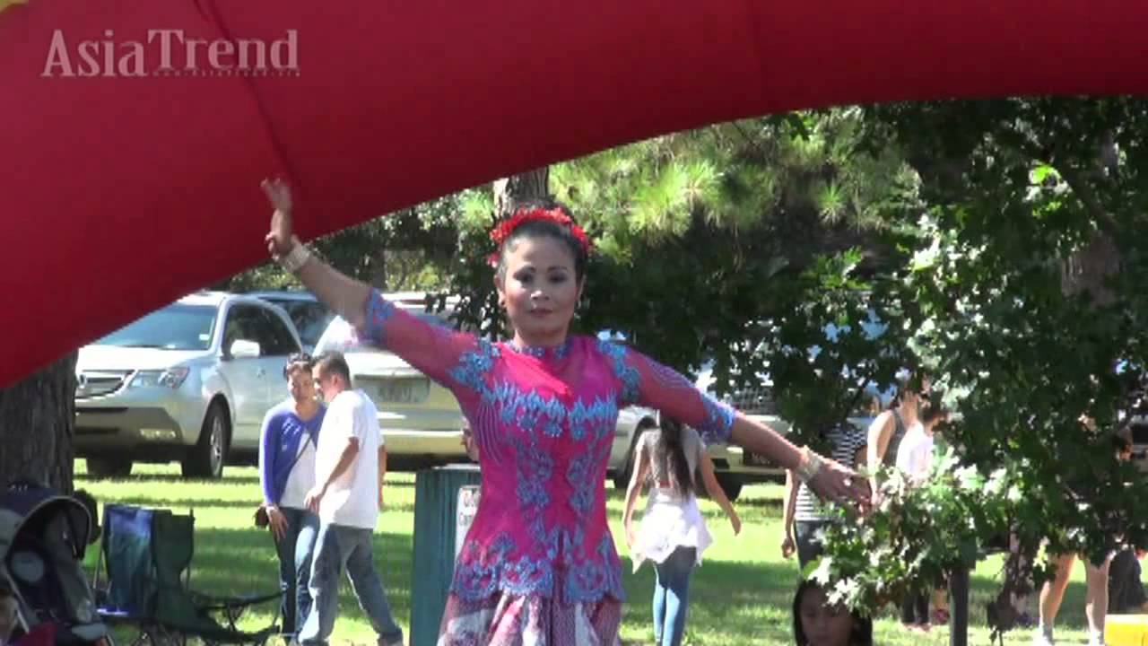 Jaipong dance, named Daun Paulus - Asian Cultural EXPO 2015 - YouTube