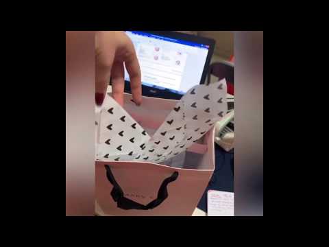 Como fazer o papel seda ficar bonito na sacola de presente!